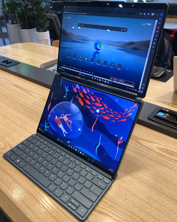 레노버, 세계 최초 OLED 듀얼 스크린 탑재된 '요가북 9i' 출시