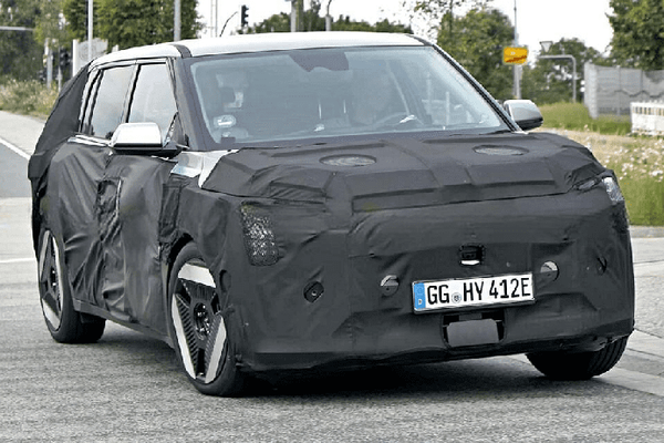 "3천만 원대"... 기아, EV9 미니 버전 가성비 SUV 'EV4' 예상도 등장