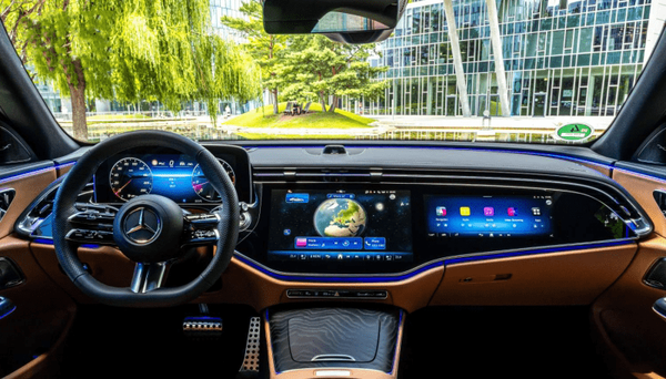 "세단에 스포티함과 우아함을 더했다"... 벤츠, 대형 디스플레이 탑재한 '11세대 E클래스 450 4MATIC' 내년 국내 출시