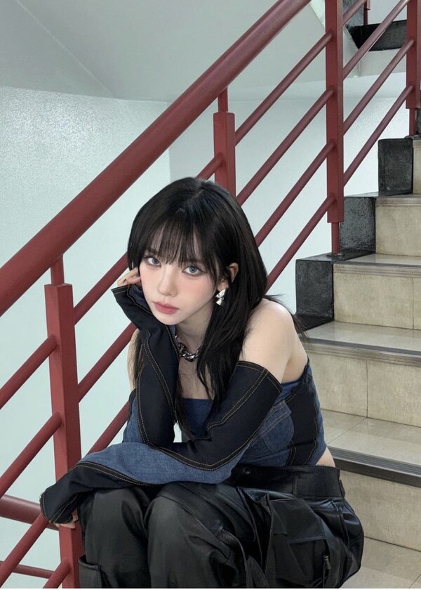 "4세대 몸매 1티어"... 에스파 카리나, 숨겨지지 않는 볼륨감으로 '그 부위' 시선 고정